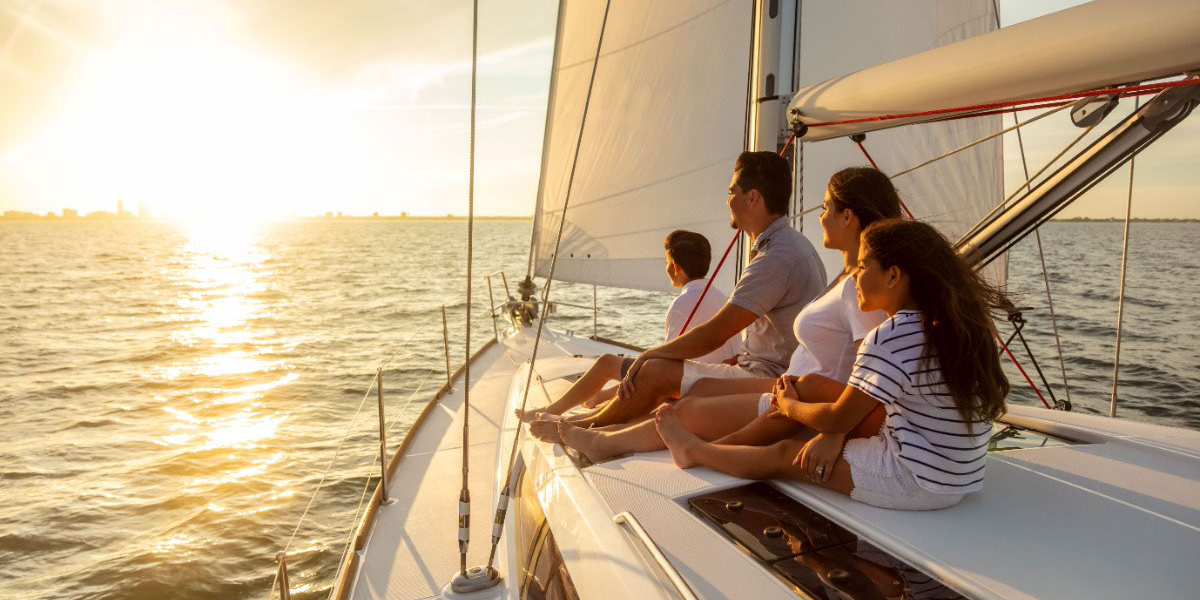 What Is It Like To Live On A Boat Full-Time? – Boatmart Blog