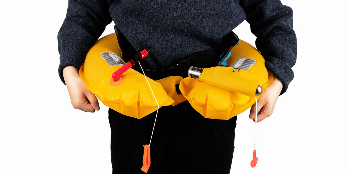 Inflatable Life Jackets in the Spotlight – Boatmart Blog