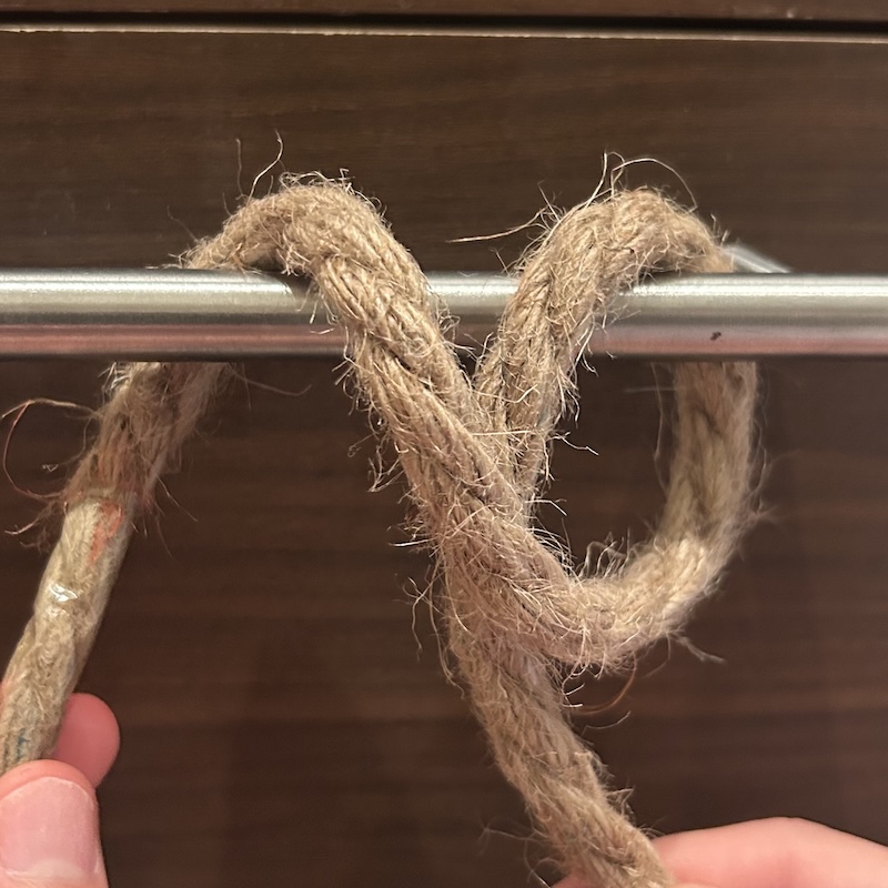 In Detail: How to Tie a Clove Hitch Knot – Boatmart Blog