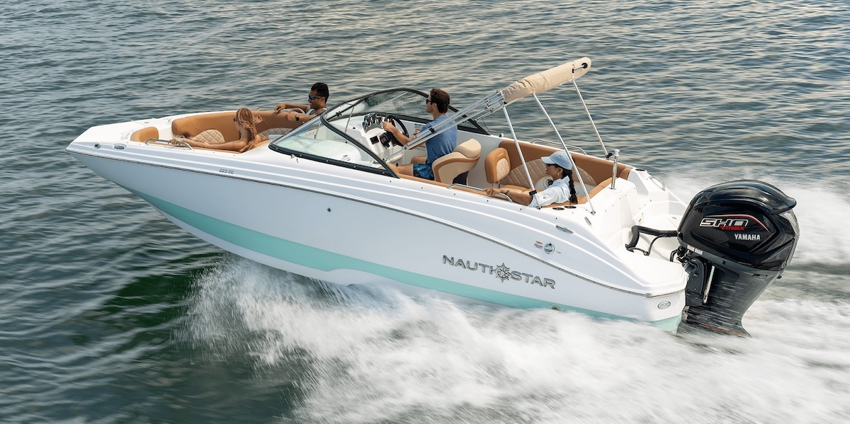 5 Large Deck Boats 21 Feet and Longer – Boatmart Blog